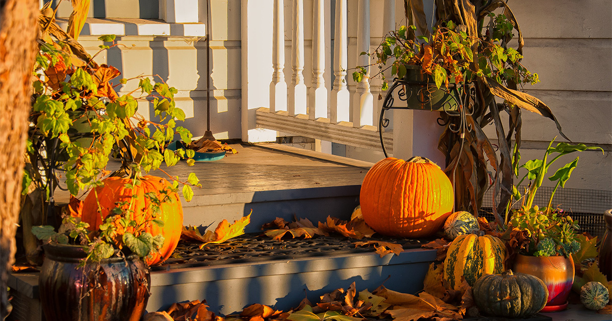 Outdoor Fall Décor: Update your Porch for the Holidays | The Storage Space