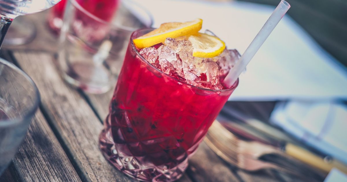 How to Set Up the Ultimate Spritz Bar for Summer | CubeSmart