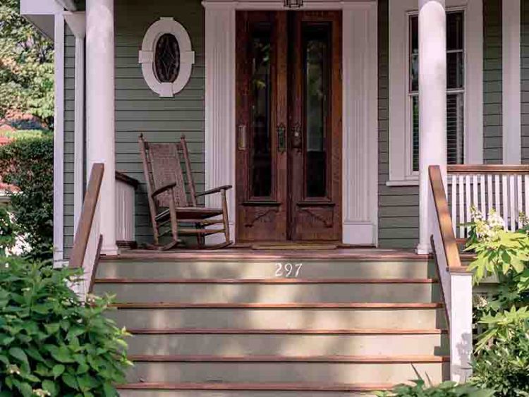 Porch Décor and Foyer Ideas to Kickstart Your Curb Appeal | The Storage ...