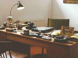 How to Decorate Retro in Every Room in Your House | The Storage Space