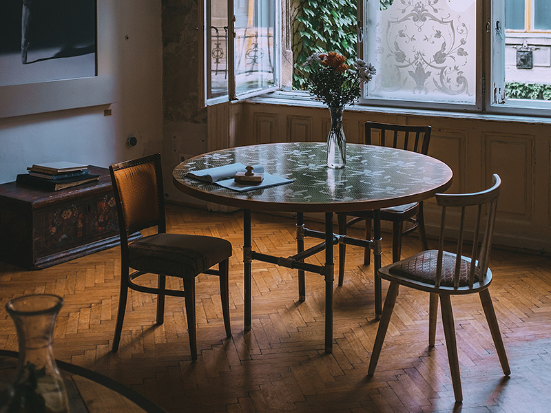 How to Decorate Retro in Every Room in Your House | The Storage Space