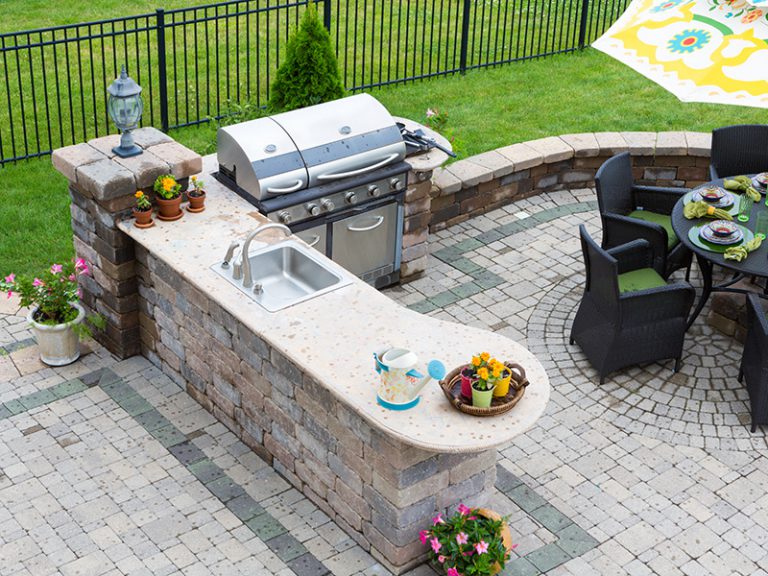 Spring Trend Alert: Outdoor Kitchens, Statement Ceilings, and More ...