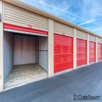 Self-Storage Units at 2501 22nd Ave N in St Petersburg, FL @CubeSmart