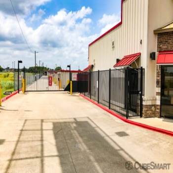 Self-Storage Units in Kyle (From $48) at 21400 Interstate 35 @CubeSmart