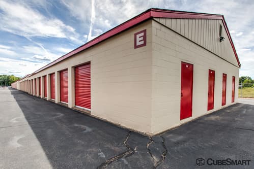 Self-Storage Units at 282 Chapel Rd in South Windsor, CT @CubeSmart