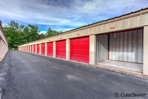 Self-Storage Units at 522 Cottage Grove Rd in Bloomfield, CT @CubeSmart