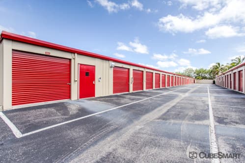 Self-Storage Units at 13271 Metro Pkwy in Fort Myers, FL @CubeSmart