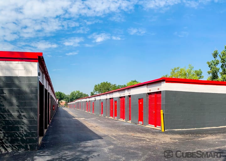 Self-Storage Units at 21w209 Lake St in Addison, IL @CubeSmart