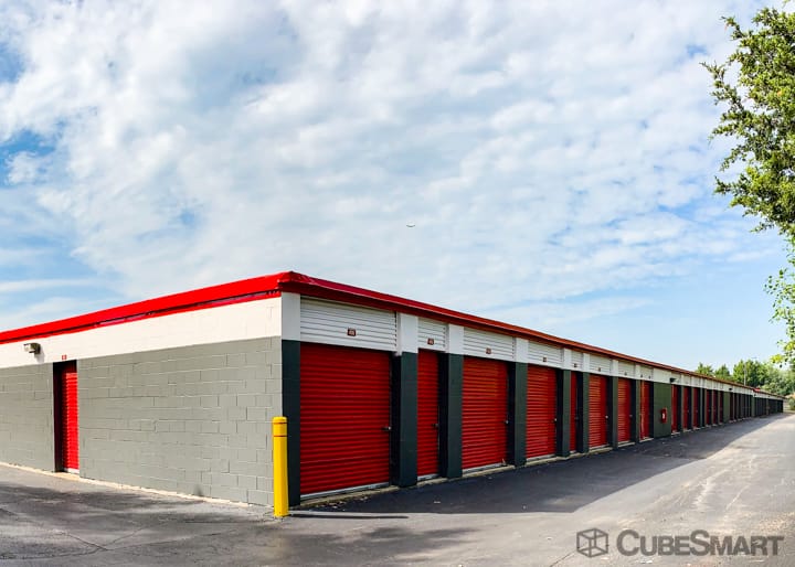 Self-Storage Units at 21w209 Lake St in Addison, IL @CubeSmart