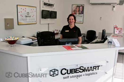 Self-Storage Units at 14902 North 12th Street in Lutz, FL @CubeSmart