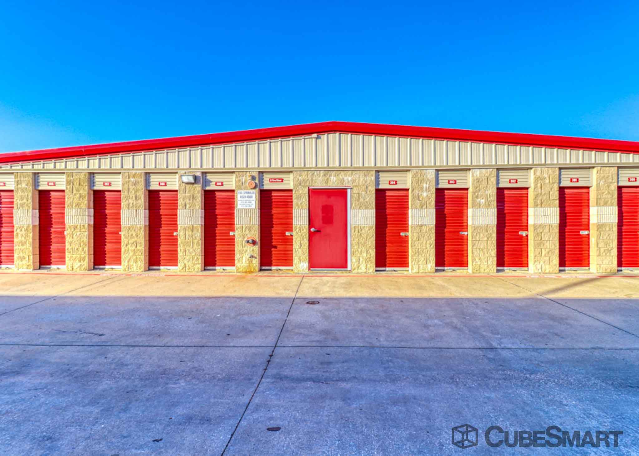 Self-Storage Units at 9500 Frisco St in Frisco, TX @CubeSmart