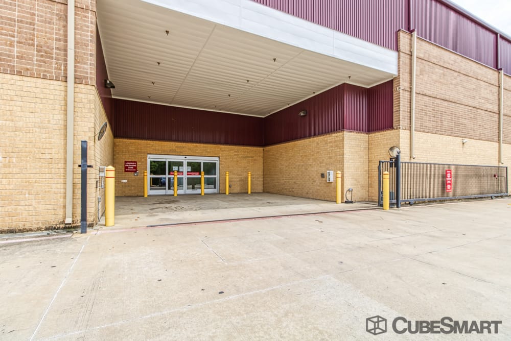 Self-Storage Units at 2105 Ira E Woods Ave in Grapevine, TX @CubeSmart