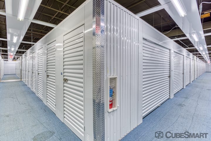 Self-Storage Units at 1900 N Narragansett Ave in Chicago, IL @CubeSmart