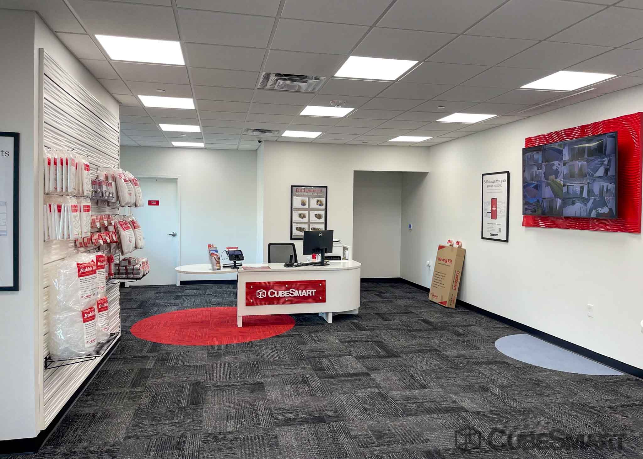 Self-Storage Units at 750 Valley Stream Dr in Naples, FL @CubeSmart