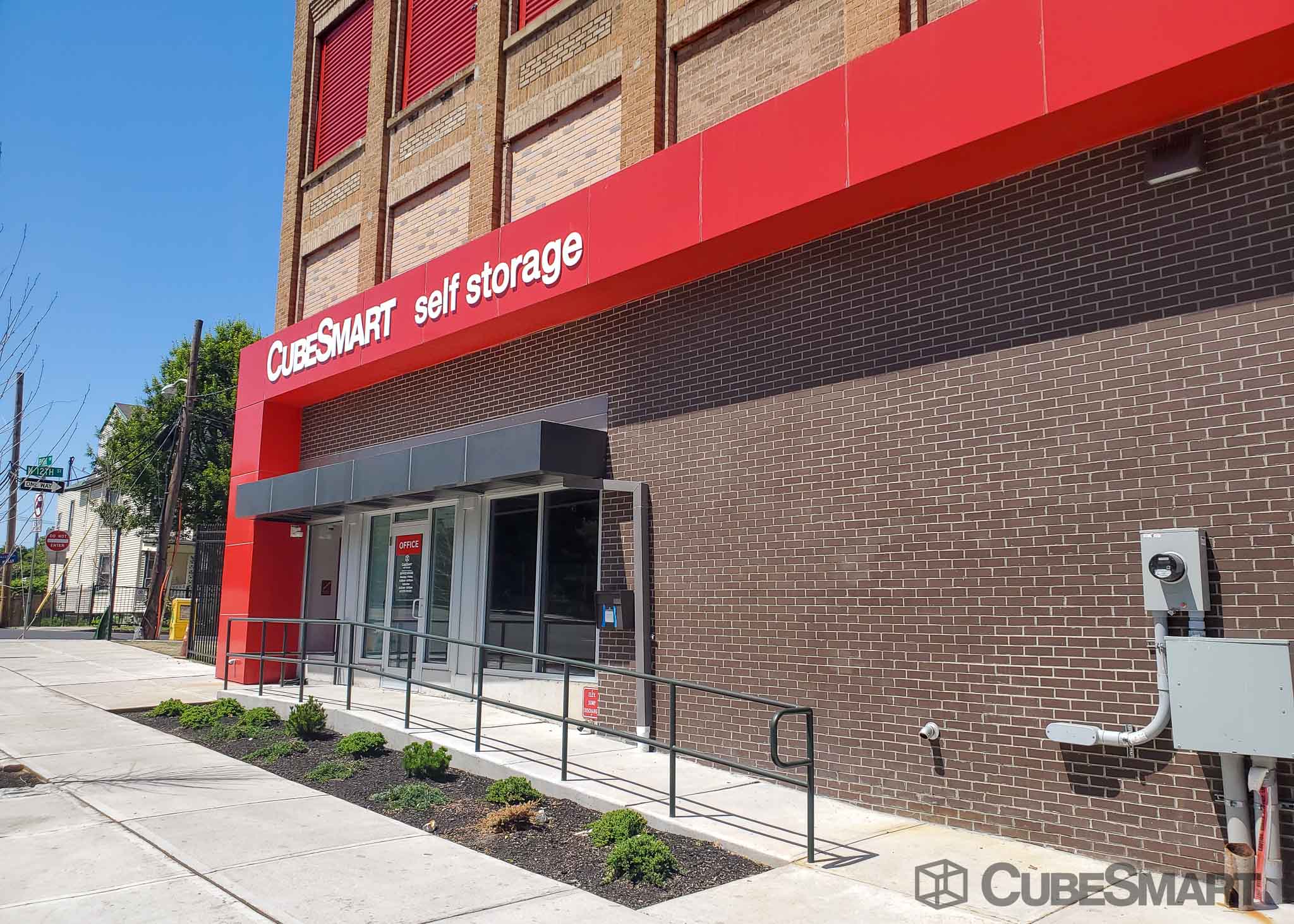 Self-Storage Units at 353-367 Park Ave in Newark, NJ @CubeSmart