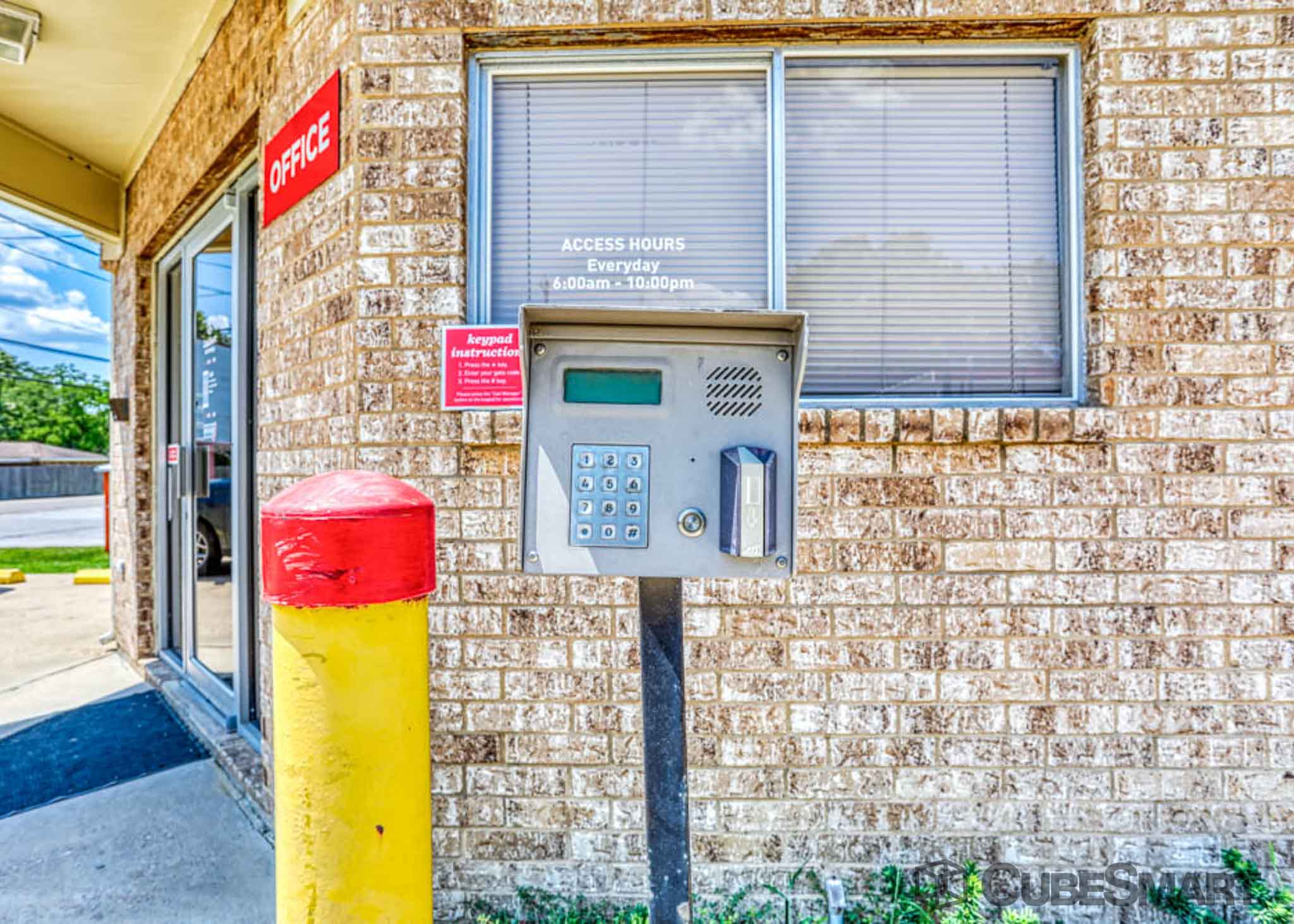 Self-Storage Units at 2601 Fairway Dr in Alvin, TX @CubeSmart