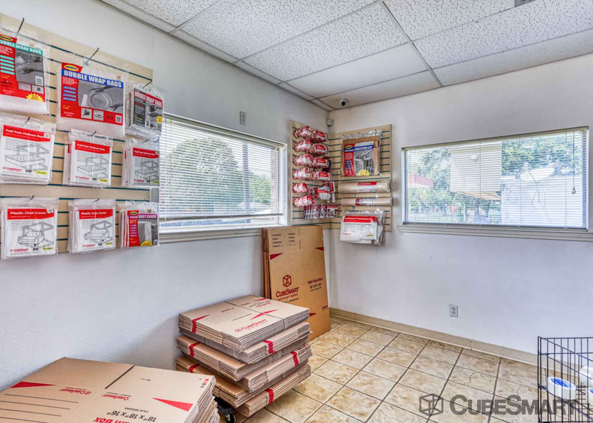 Self-Storage Units at 2601 Fairway Dr in Alvin, TX @CubeSmart