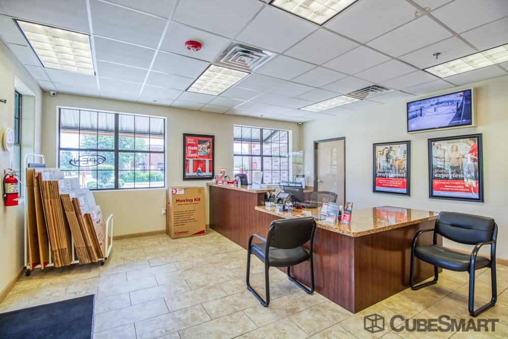 Self-Storage Units at 2444 Luna Road in Carrollton, TX @CubeSmart