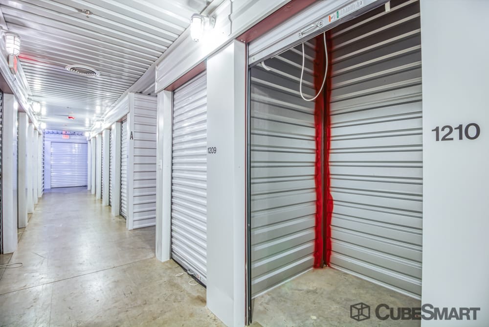 Self-Storage Units at 2444 Luna Road in Carrollton, TX @CubeSmart