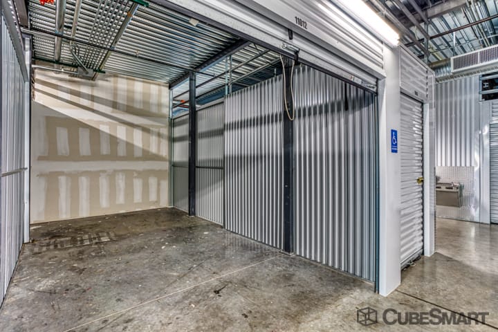 Self Storage Units Near Maple Ave, TX | CubeSmart