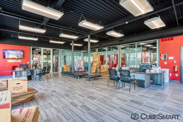 Self Storage Units Near Maple Ave, TX | CubeSmart