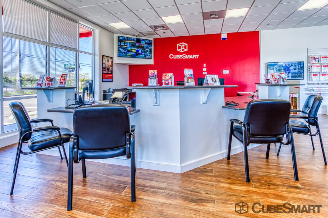 Self-Storage Units at 12902 US 301 S in Riverview, FL @CubeSmart