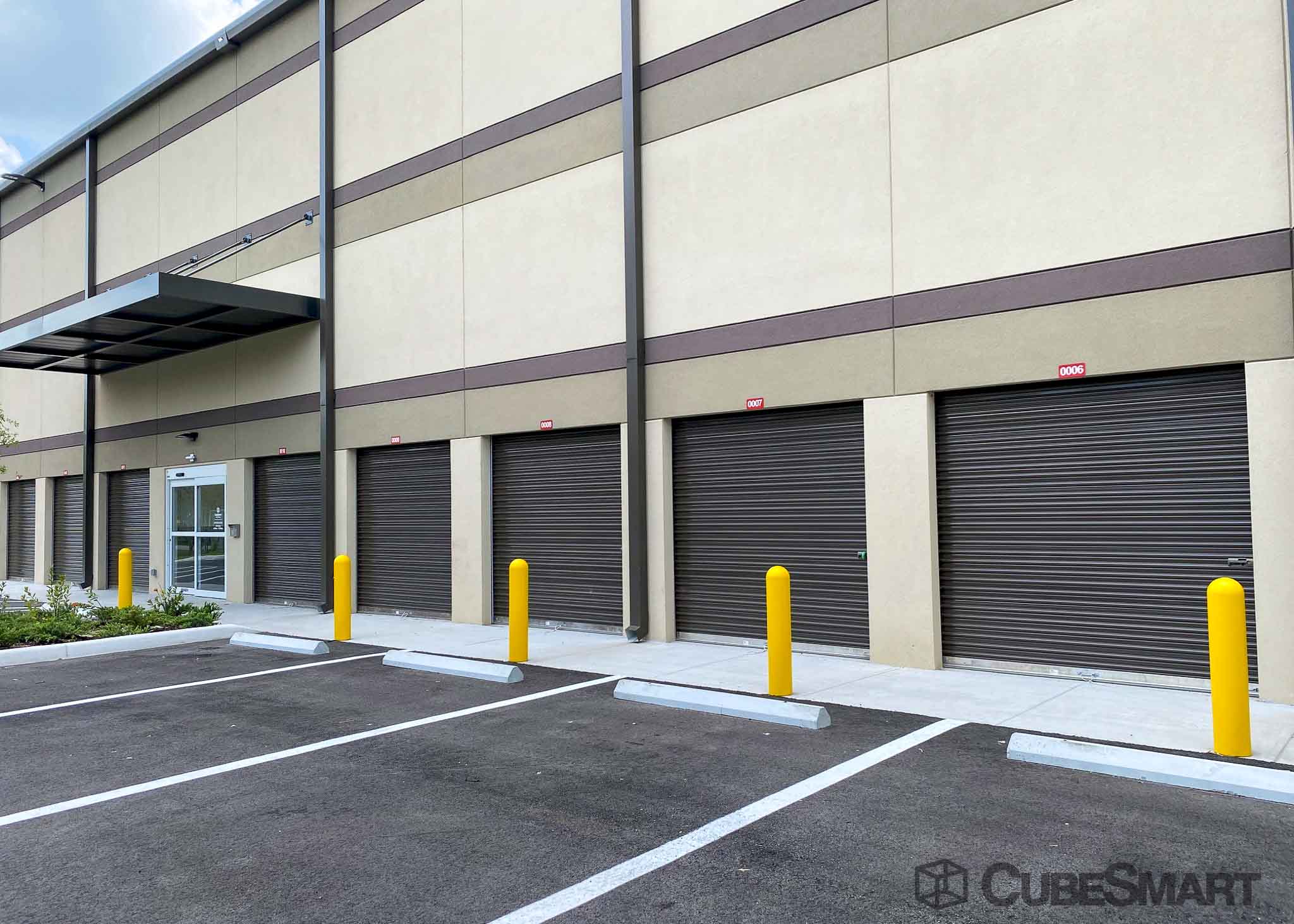 Self-Storage Units at 14545 E Colonial Dr in Orlando, FL @CubeSmart