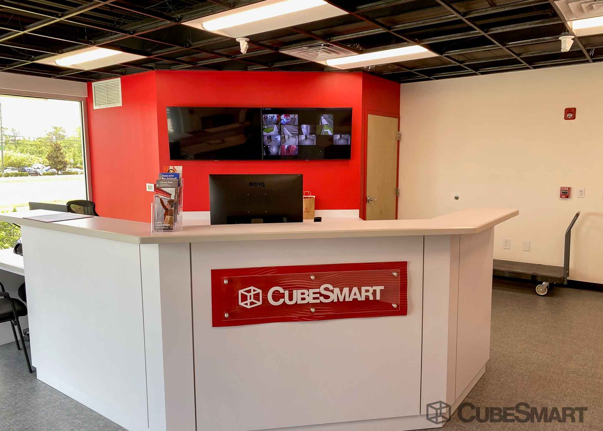 Self-Storage Units at 14545 E Colonial Dr in Orlando, FL @CubeSmart