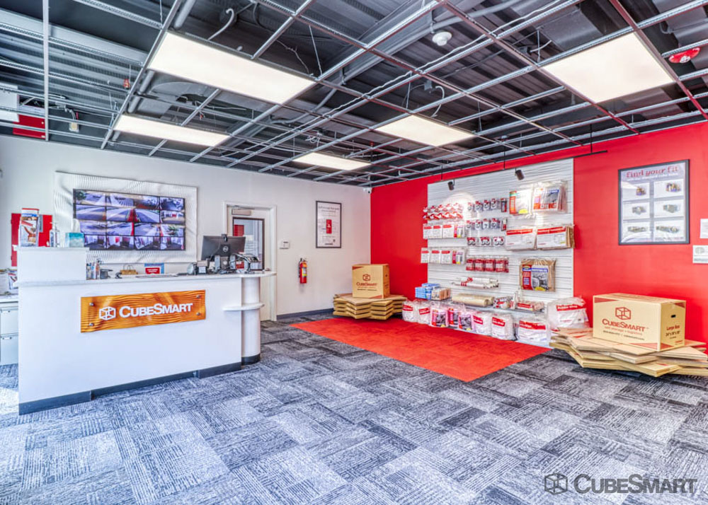 Self-Storage Units at 909 Stewart Ave in Bethpage, NY @CubeSmart