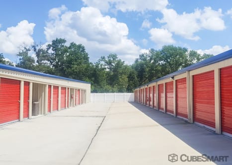 Self-Storage Units in Summerfield (From $46) at 15855 US Hwy 441 @CubeSmart