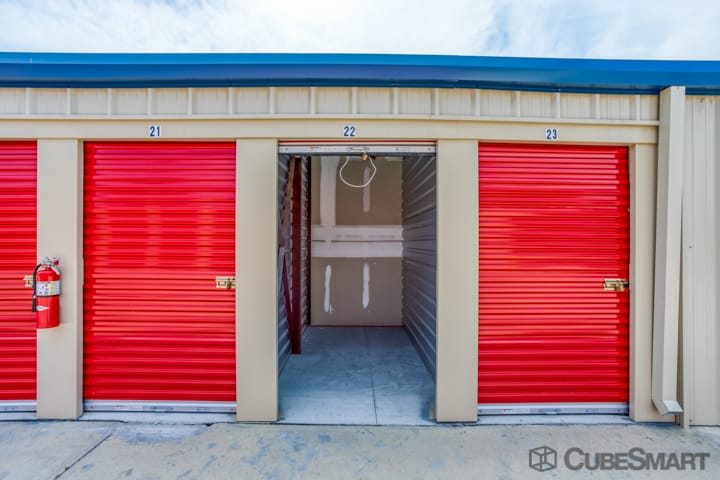 Self-Storage Units in Summerfield (From $36) at 15855 US Hwy 441 @CubeSmart