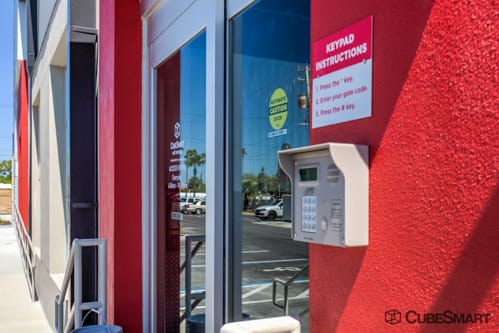 Self-Storage Units at 4310 W Gandy Blvd in Tampa, FL @CubeSmart