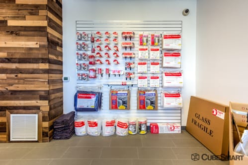 Self-Storage Units at 4310 W Gandy Blvd in Tampa, FL @CubeSmart